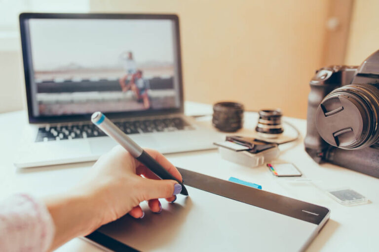 Hook Konten: Contoh & Cara Penggunaannya - Young Studio